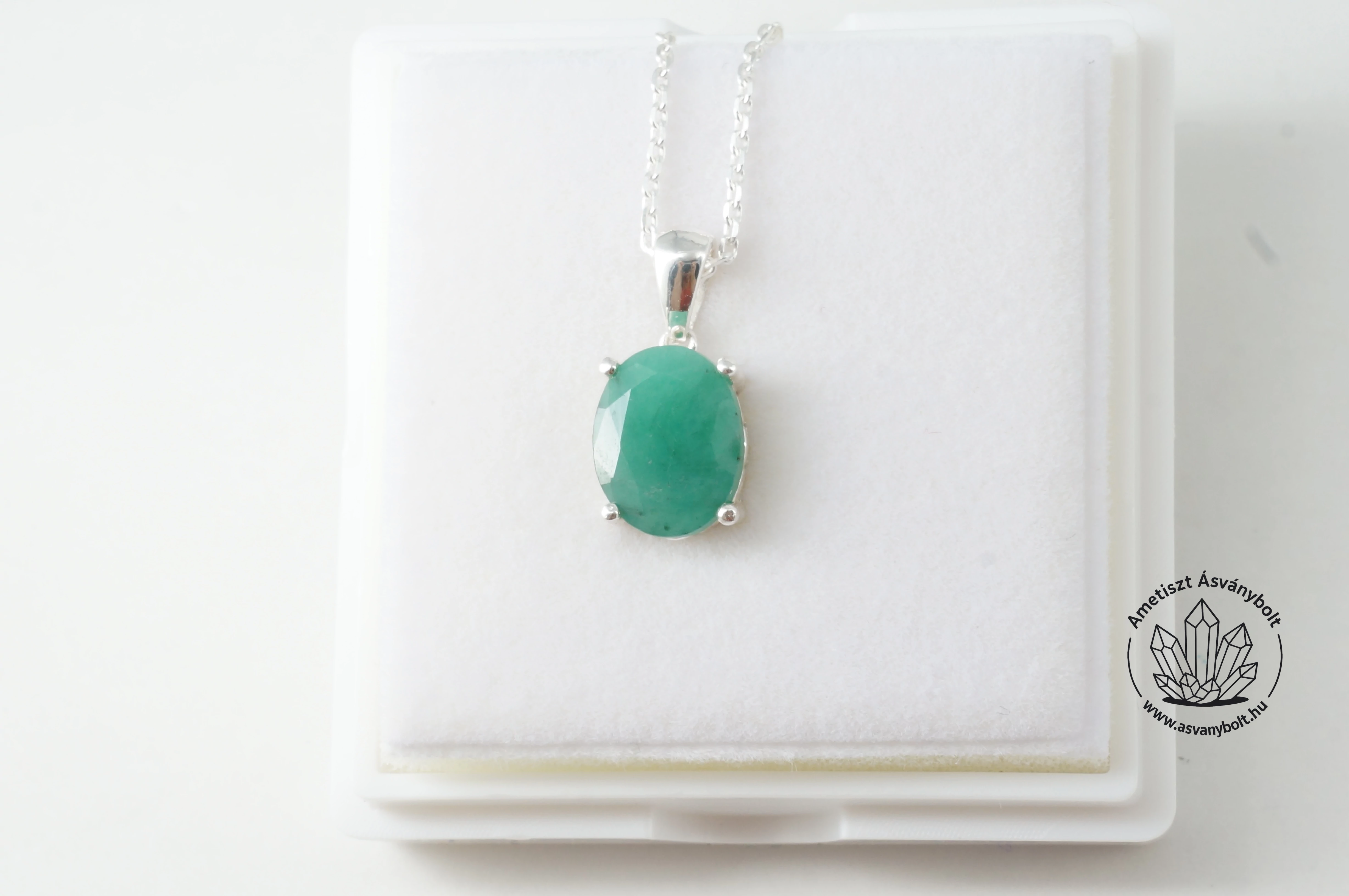 Ametiszt Ásványbolt - Smaragd drágakő ezüst medál láncon 43200 III.